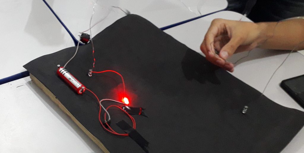 Ramo Estudantil do IEEE incentiva estudantes de escola pública a ...