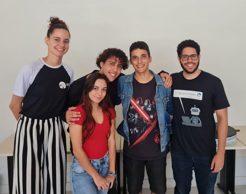 Ramo Estudantil do IEEE incentiva estudantes de escola pública a ...